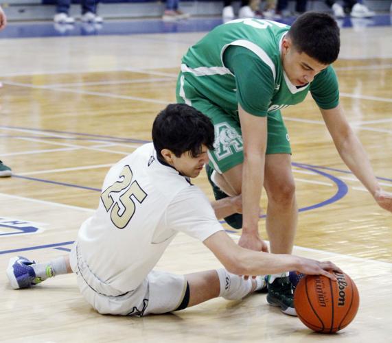 Santa Fe High overcomes injuries in 75-60 defeat of Albuquerque High ...