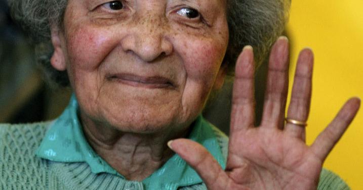 Augusta Chiwy, 1921-2015: Belgian nurse saved U.S. troops in Battle of ...