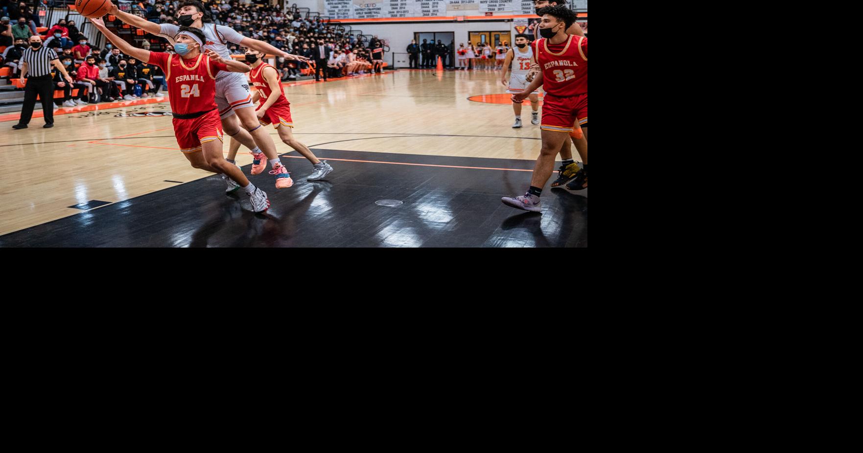 Española Valley plays up to moment, Taos' size in key district win ...