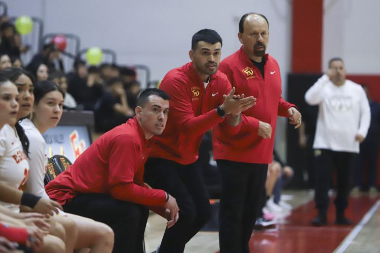 New Española Valley coach Ray Romero gets assist from his family ...