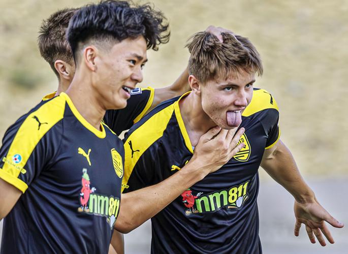 Waggoner returns to Ivan Head, scores 2 goals in United win | Sports ...