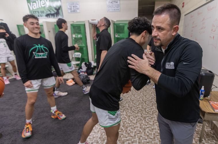 Pojoaque coach rebounding career with other castoffs | Sports ...
