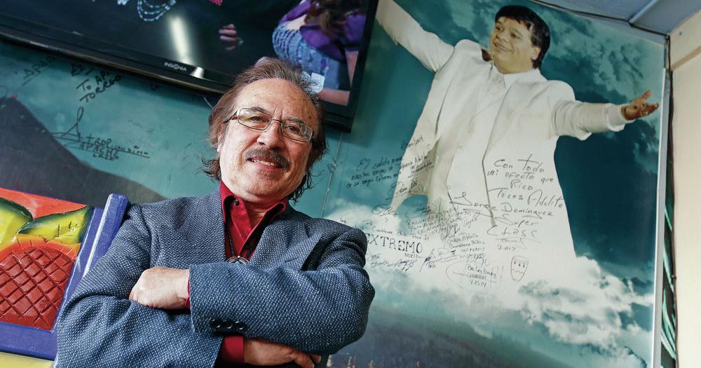 Popular Mexican singer strikes familiar chord with immigrant community ...