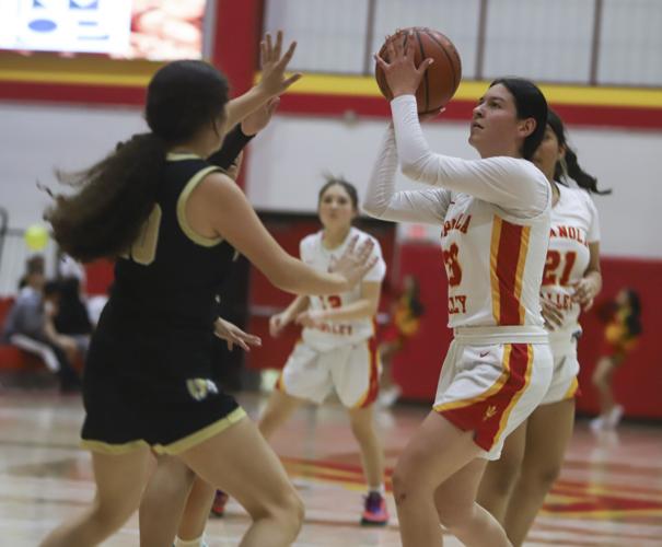 New Española Valley coach Ray Romero gets assist from his family ...
