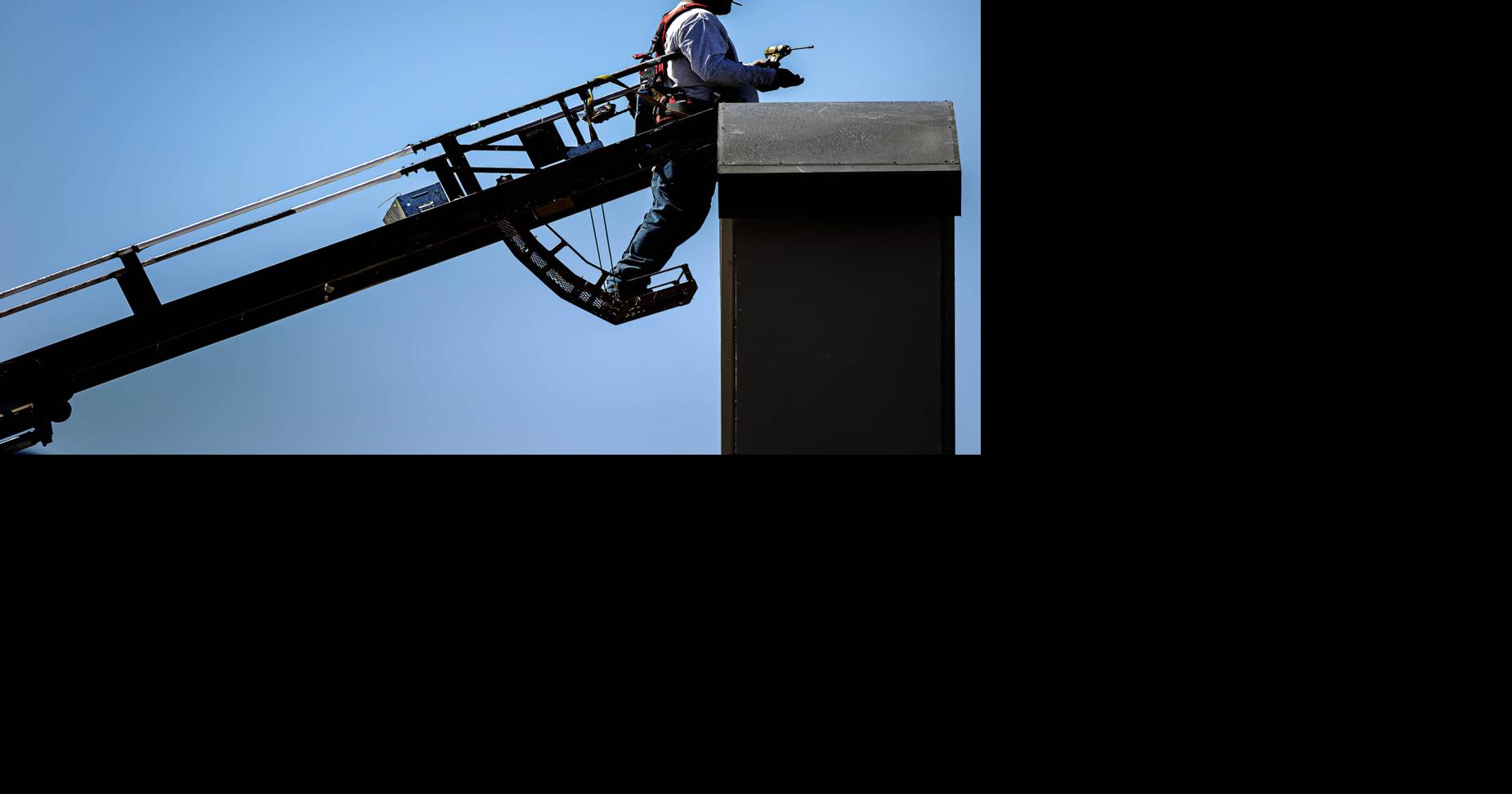 Repairing the Coronado Center sign | Local News | santafenewmexican.com
