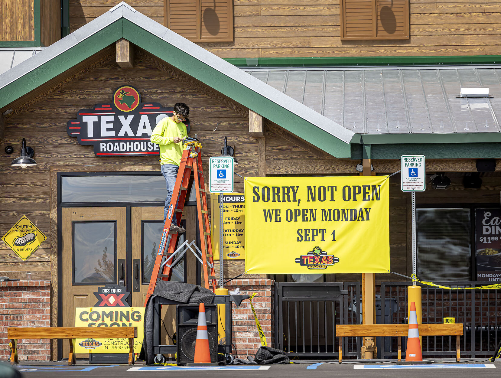Texas Roadhouse plans Labor Day opening for new Santa Fe location ...