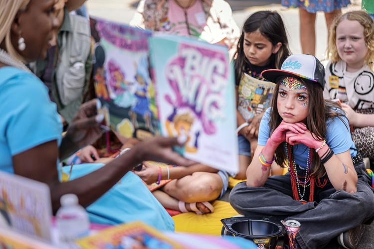 Drag Queen Story Hour for kids draws crowd as Pride activists ponder ...