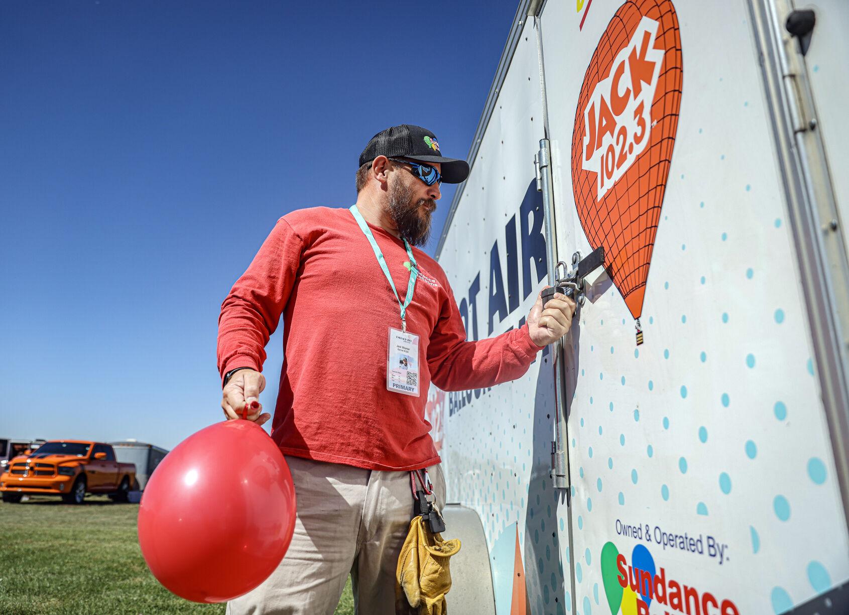 Massive Zozobra balloon arrives for first flight at Albuquerque Balloon ...