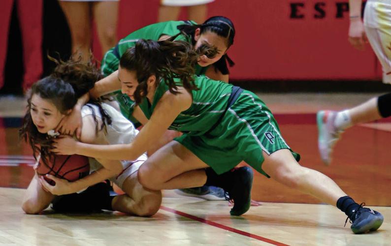 Elkettes turn corner in win over Española | Sports | santafenewmexican.com