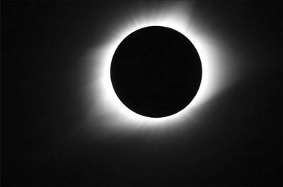 A local geographer draws the lines between sunlight and totality of ...