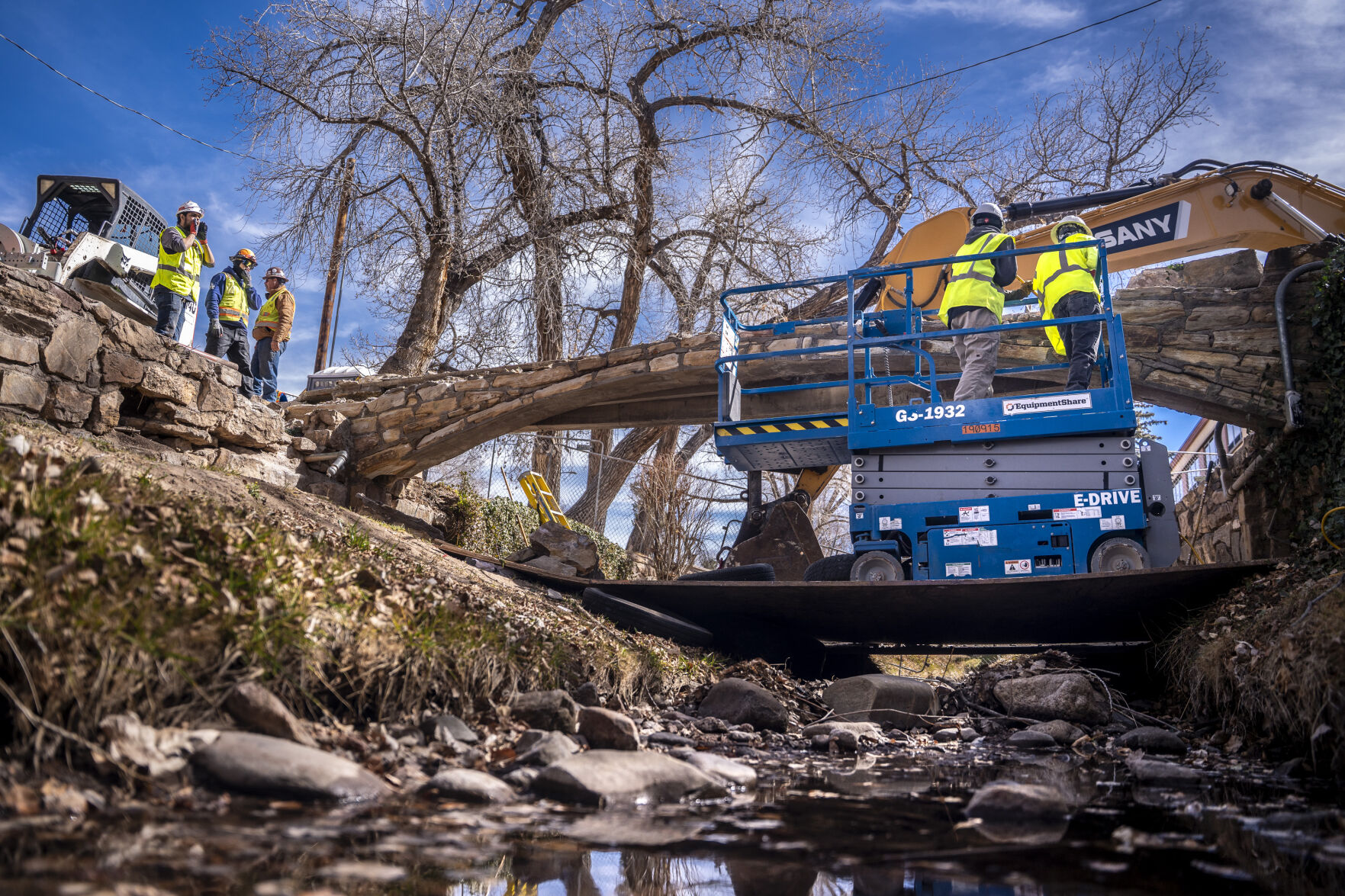 City of Santa Fe begins work on removing historic pedestrian bridge ...