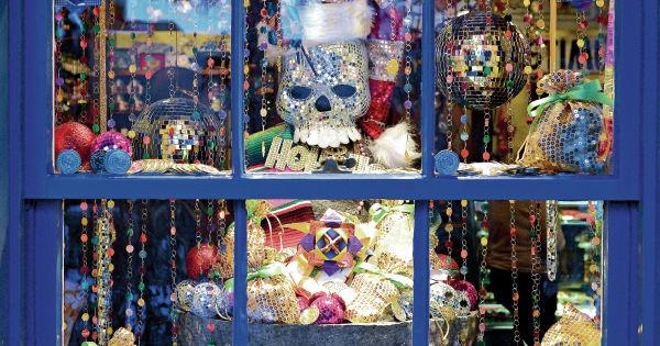 Santa Fe merchants transport holiday shoppers with creative window ...
