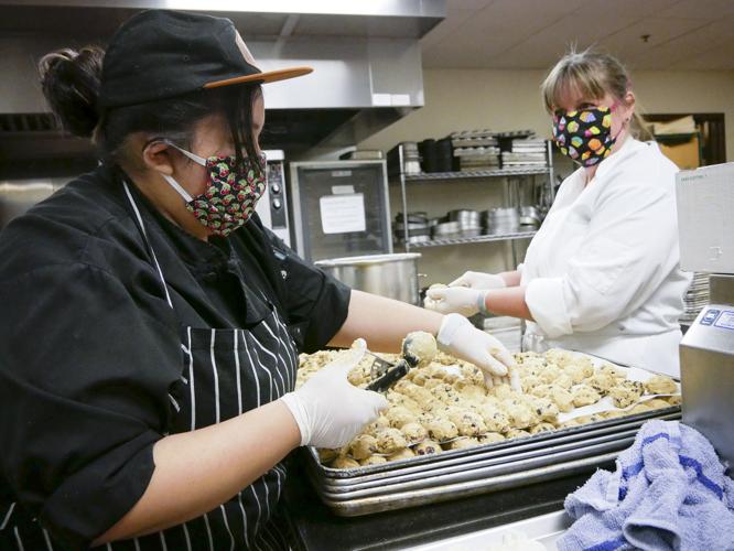 Santa Fe Community College students, volunteers prepare meals for those ...
