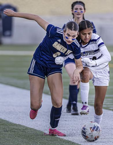 Demons soccer star Carter signs letter of intent to play at UNM ...