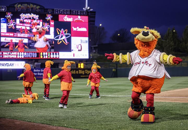 Neither wind nor losing records keep Isotopes fans from ballpark ...