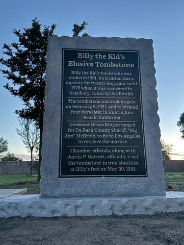 Fort Sumner gets new gravesite monument for famed outlaw Billy the Kid ...