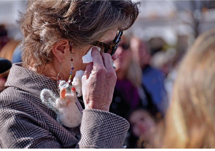 More than 100 gather on Plaza to remember Newtown shooting victims ...
