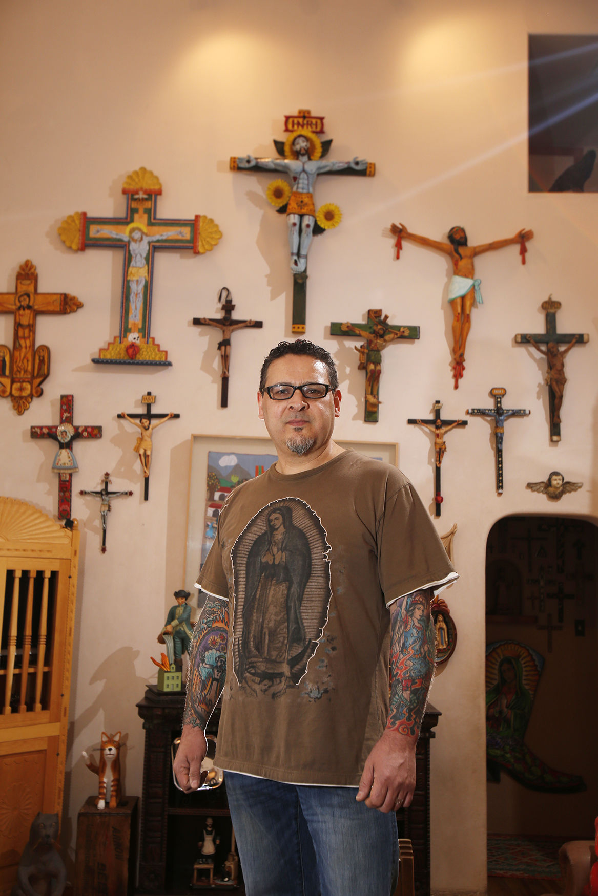 Riffing on tradition: Virtuoso santero Arthur López | Art ...