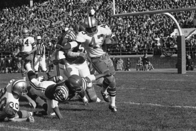 Late 1950s UNM star running back played for Cowboys for 8 years ...