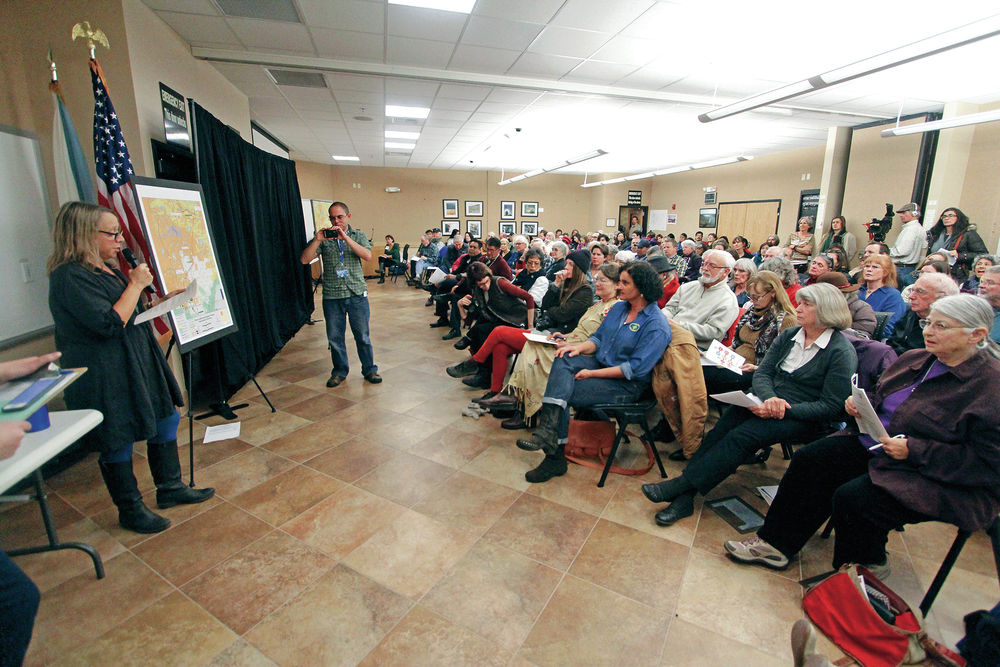 Proposed crude oil pipeline draws dozens of protesters | Local News ...
