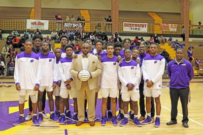 Wilson boys' basketball coach Derrick McQueen honored for 100th career win