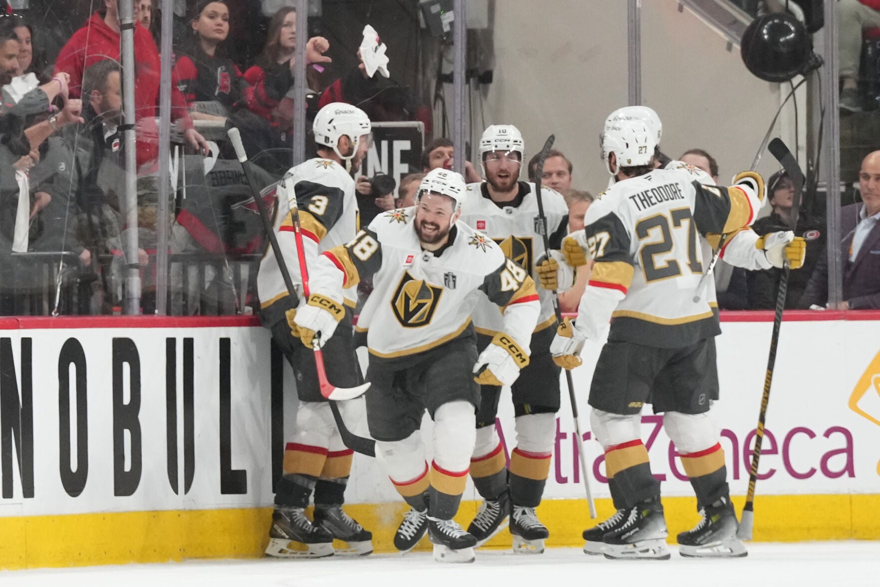 Golden Knights outlast Hurricanes in wild Stanley Cup opener