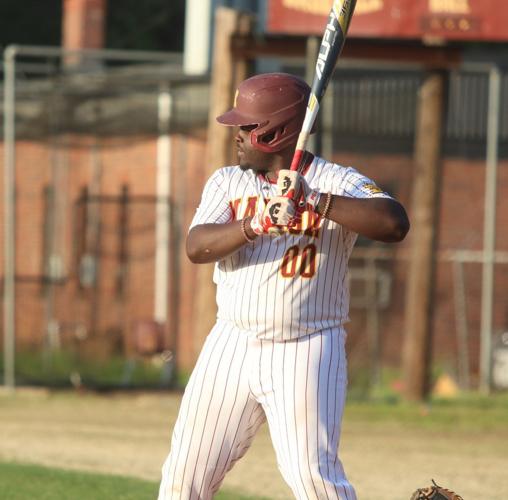 Marion baseball sweeps rival Mullins to lead region