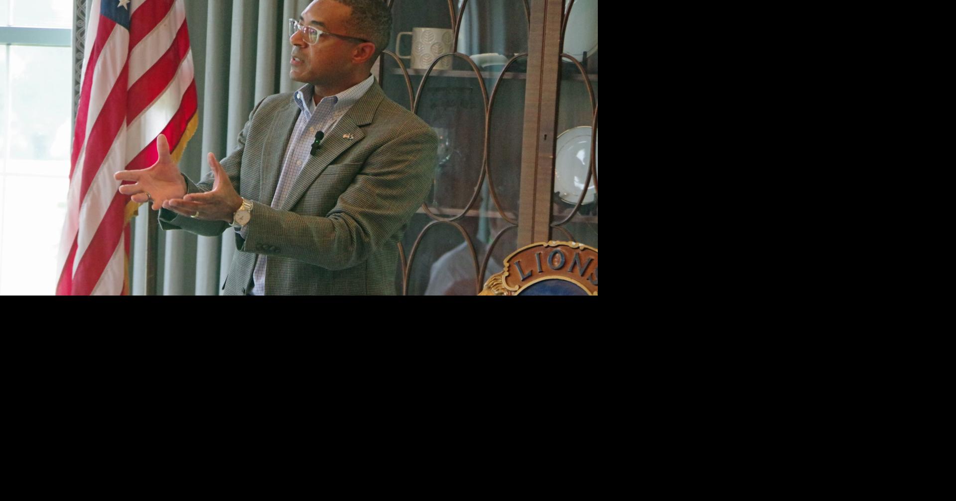 Sen. Mike Reichenbach speaks to Florence Lions