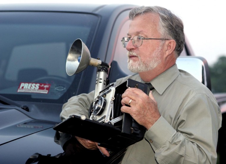 Retired Star & Enterprise, Morning News photojournalist Johnny Ellis dies