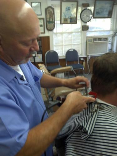 Lumberton barber keeps on cuttin'