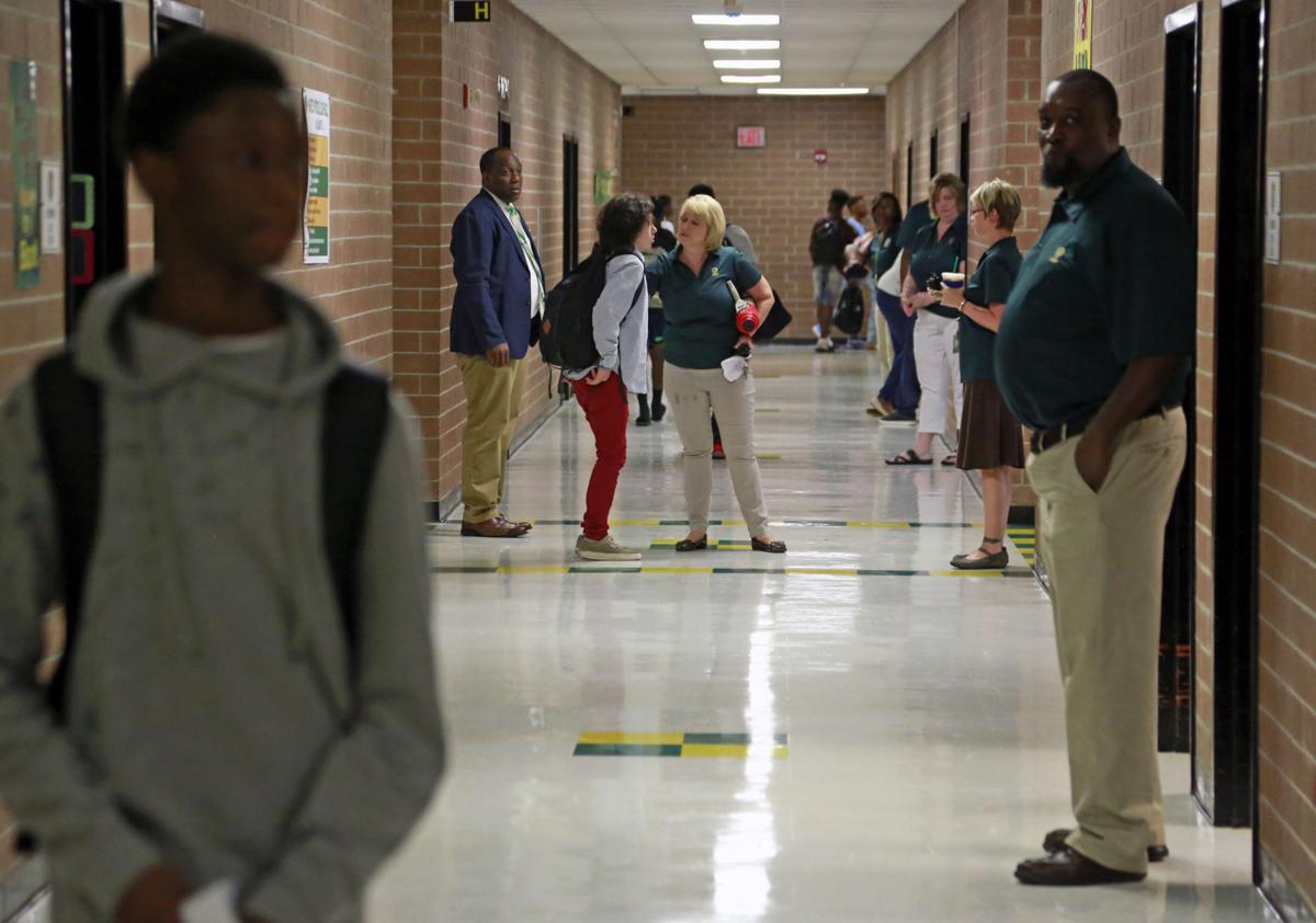 Sneed Middle School First Day of Classes | Gallery | scnow.com