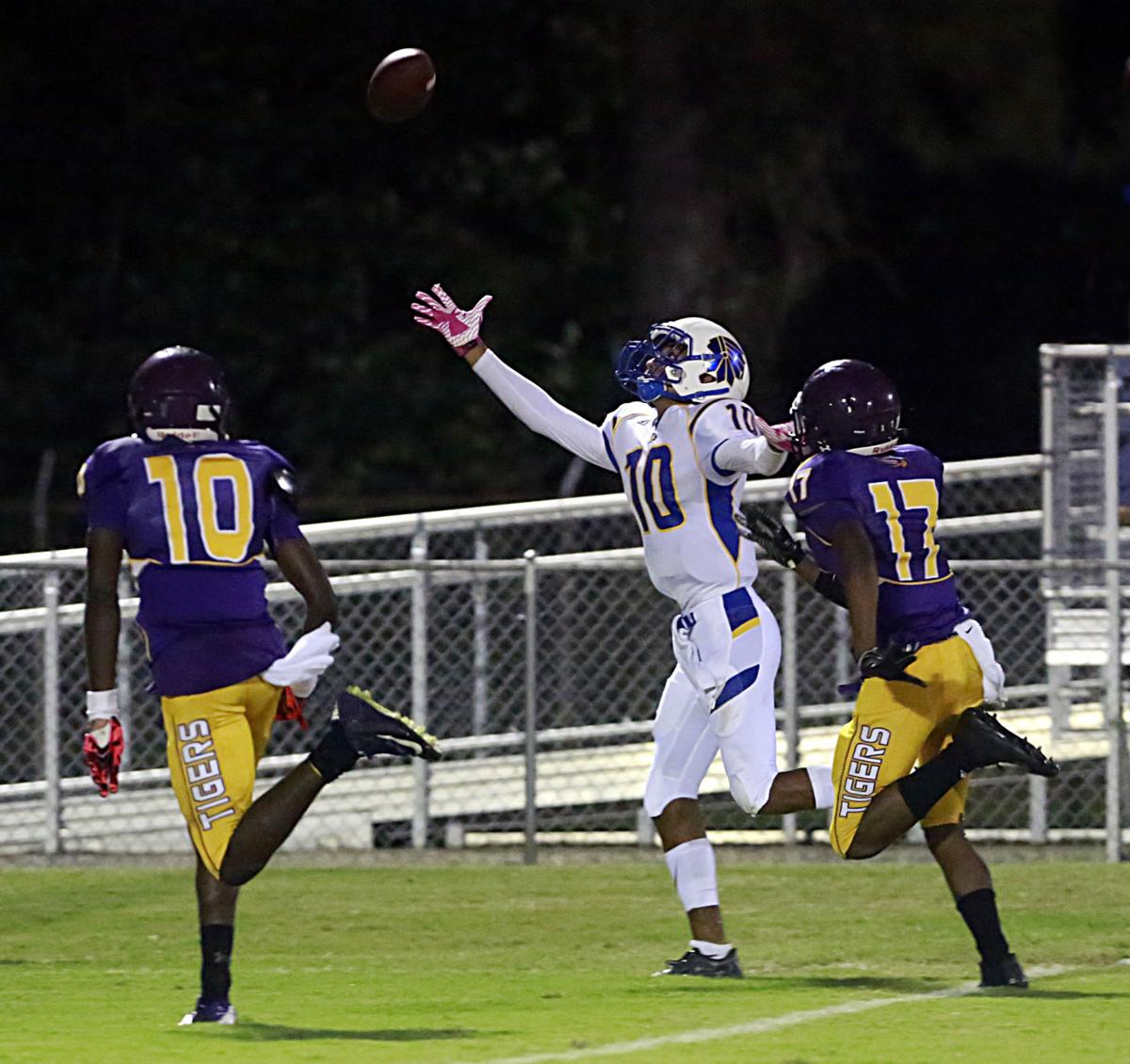 Wilson Tigers vs. North Myrtle Beach Chiefs Football | Gallery | scnow.com