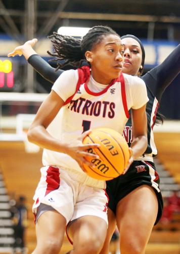 Lenoir-Rhyne edges FMU women despite Taylor's double-double