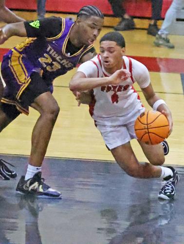 Big 3rd quarter sets tone for Wilson boys' key win