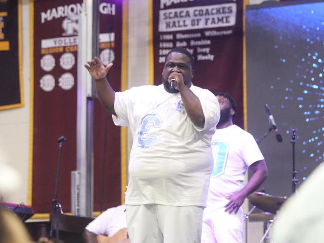 Marion gospel concert features artists Rev. Luther Barnes, Kelontae Gavin