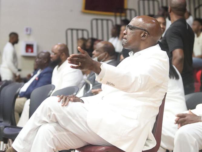 Marion gospel concert features artists Rev. Luther Barnes, Kelontae Gavin