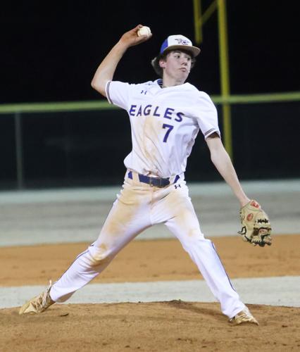 Opportunistic Titans find a way, top Eagles