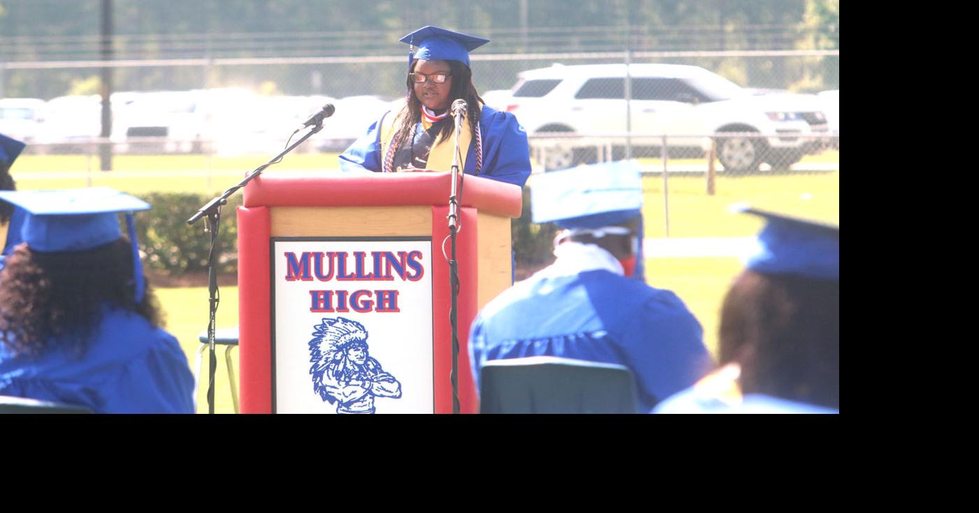 Mullins High School celebrates graduation of 113 seniors