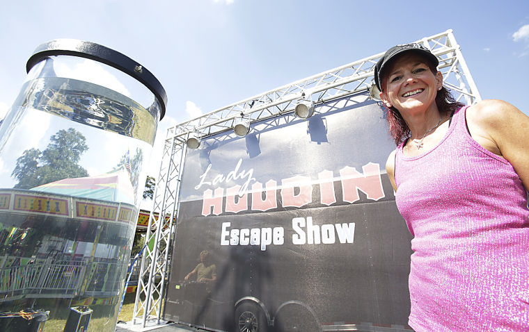 Lady Houdini Escape Show | Featured | scnow.com