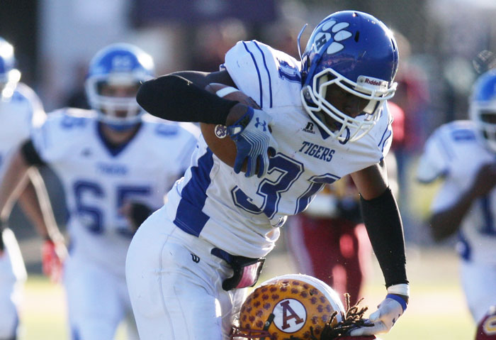 Hemingway players sign-on to play at Greenville Tech in 2012