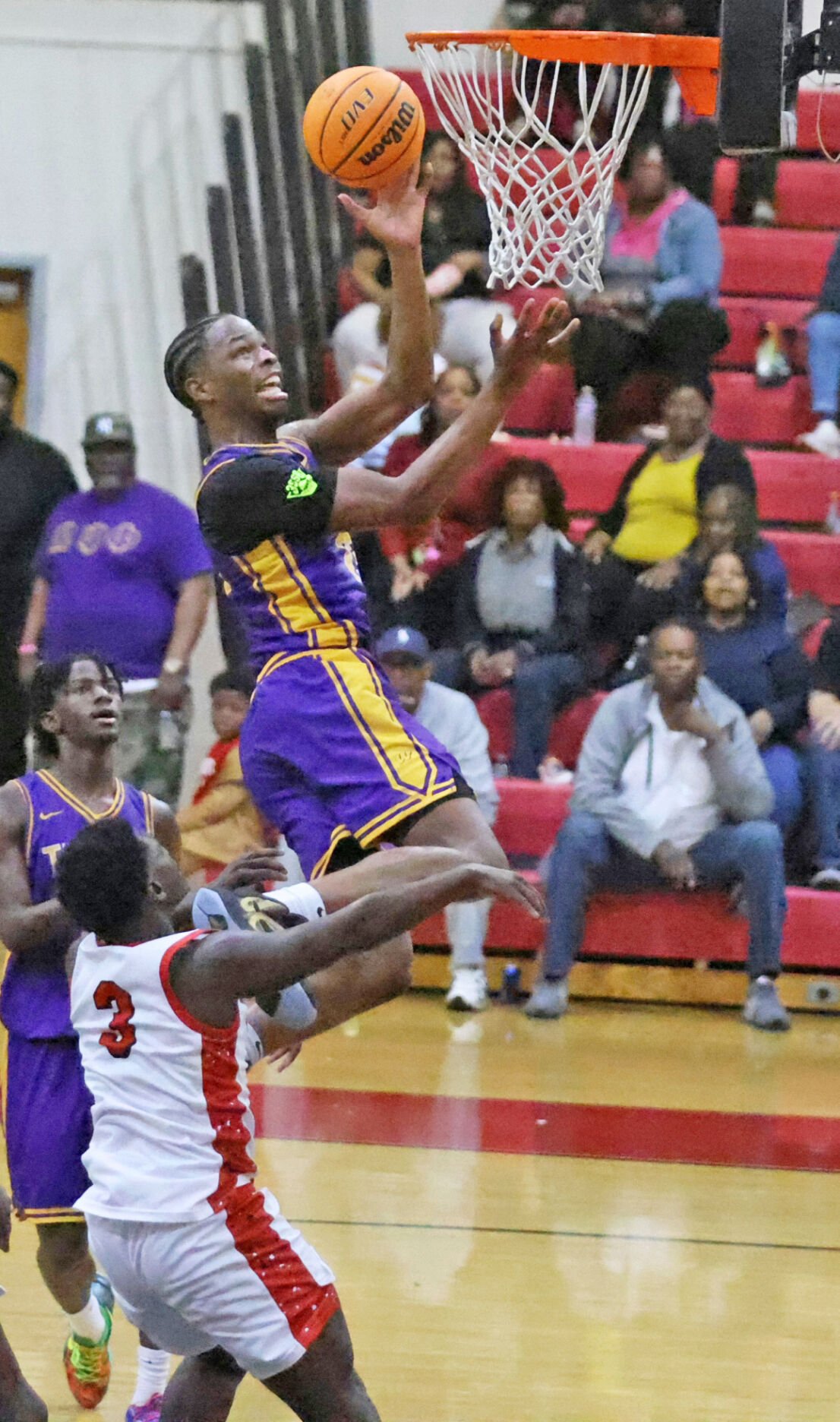 Big 3rd quarter sets tone for Wilson boys' key win