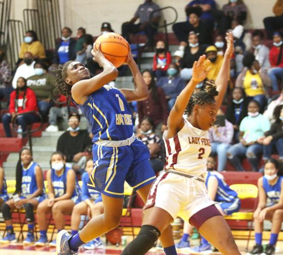 Lake View Lady Wild Gators on title hunt