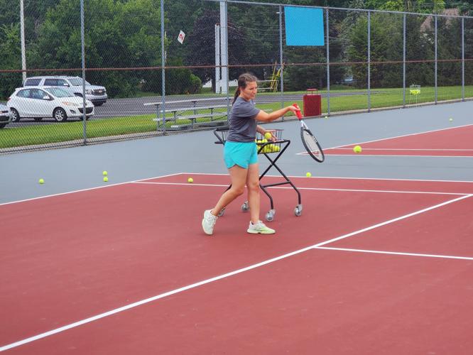 Shelby tennis players practice skills | | sdgnewsgroup.com