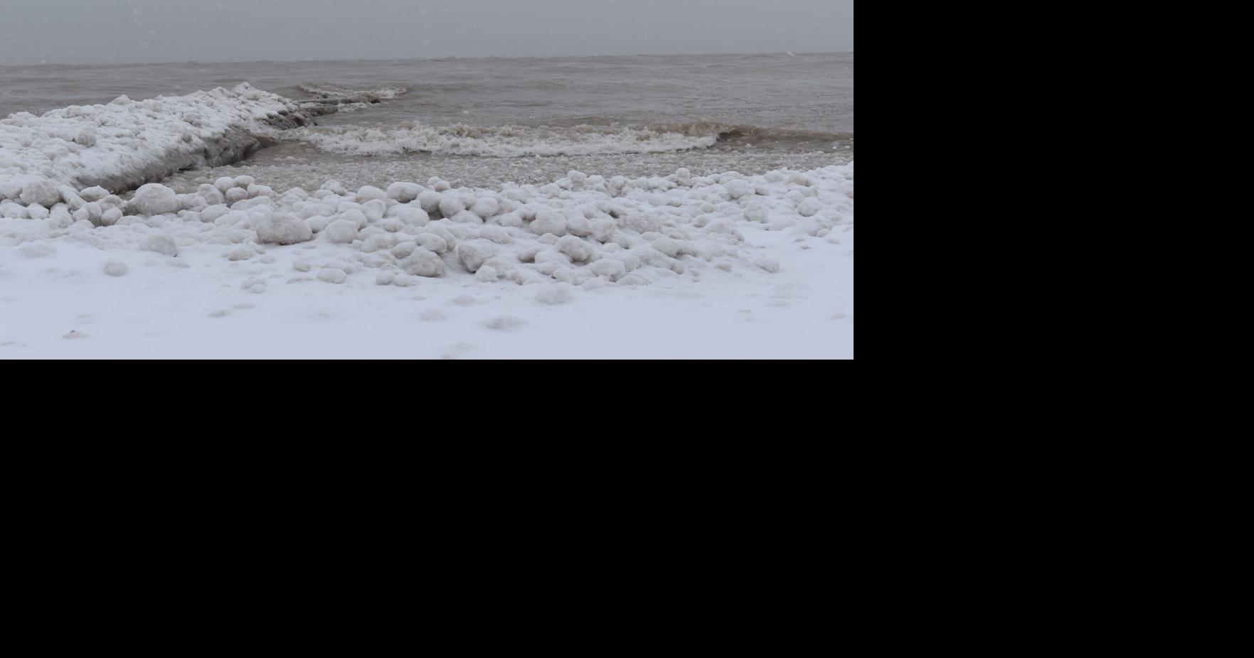 PHOTOS: Sheboygan sees first big snowfall of the season | Local News ...