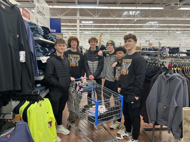 Golden Bear boys basketball sponsors family for Christmas | Sports ...