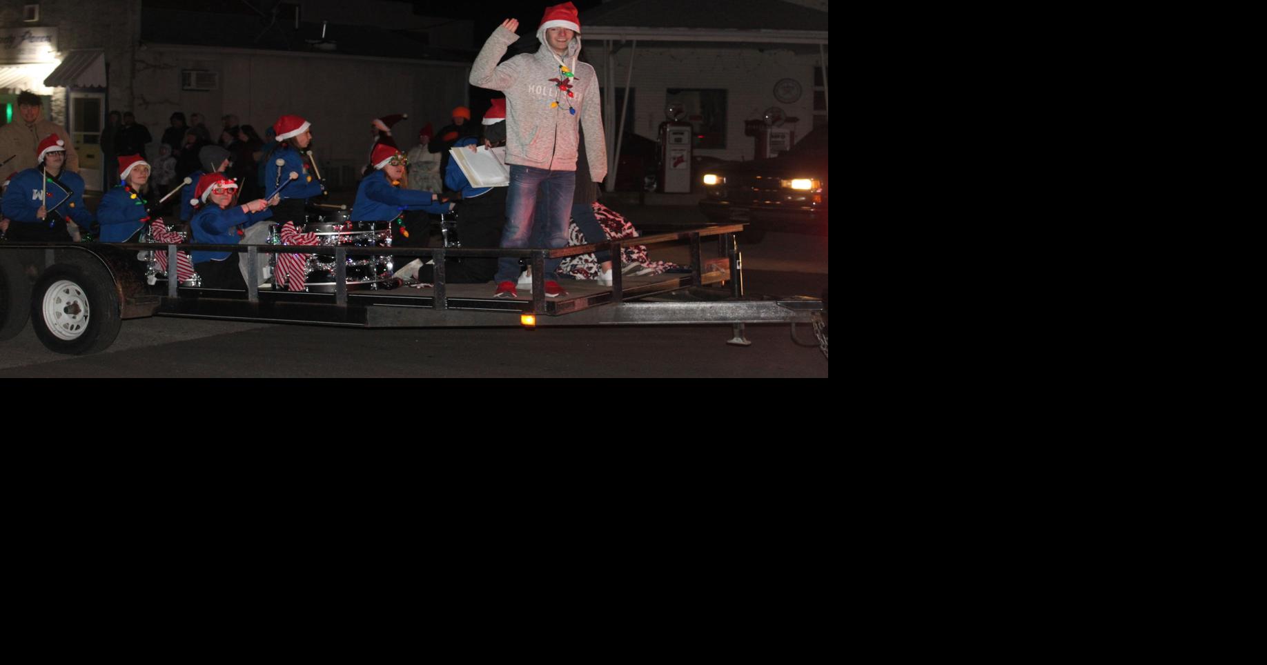 WALDRON PARADE FEATURES SANTA, LOCAL FAMILIES | News | shelbynews.com