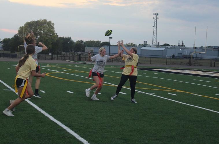 SENIORS CLAIM POWDER PUFF TITLE | Sports | shelbynews.com