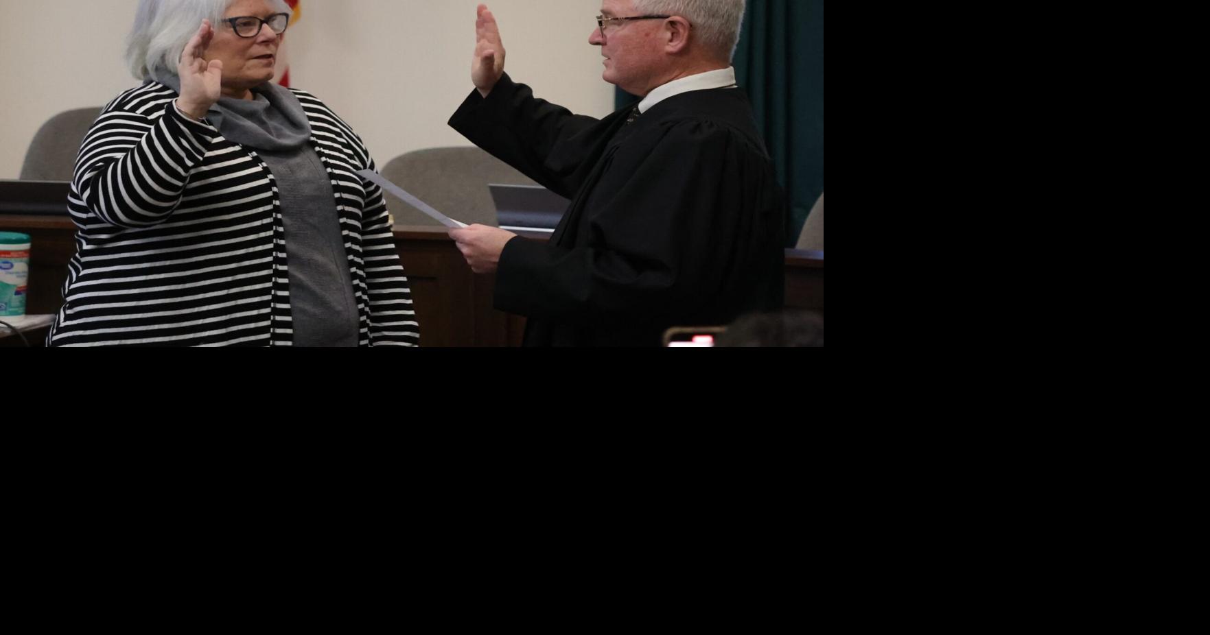 ELECTED, APPOINTED OFFICIALS TAKE OATH | News | shelbynews.com