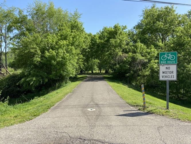 A walk on the Hockhocking Adena Bikeway | Photo Galilees | sjnm360.com