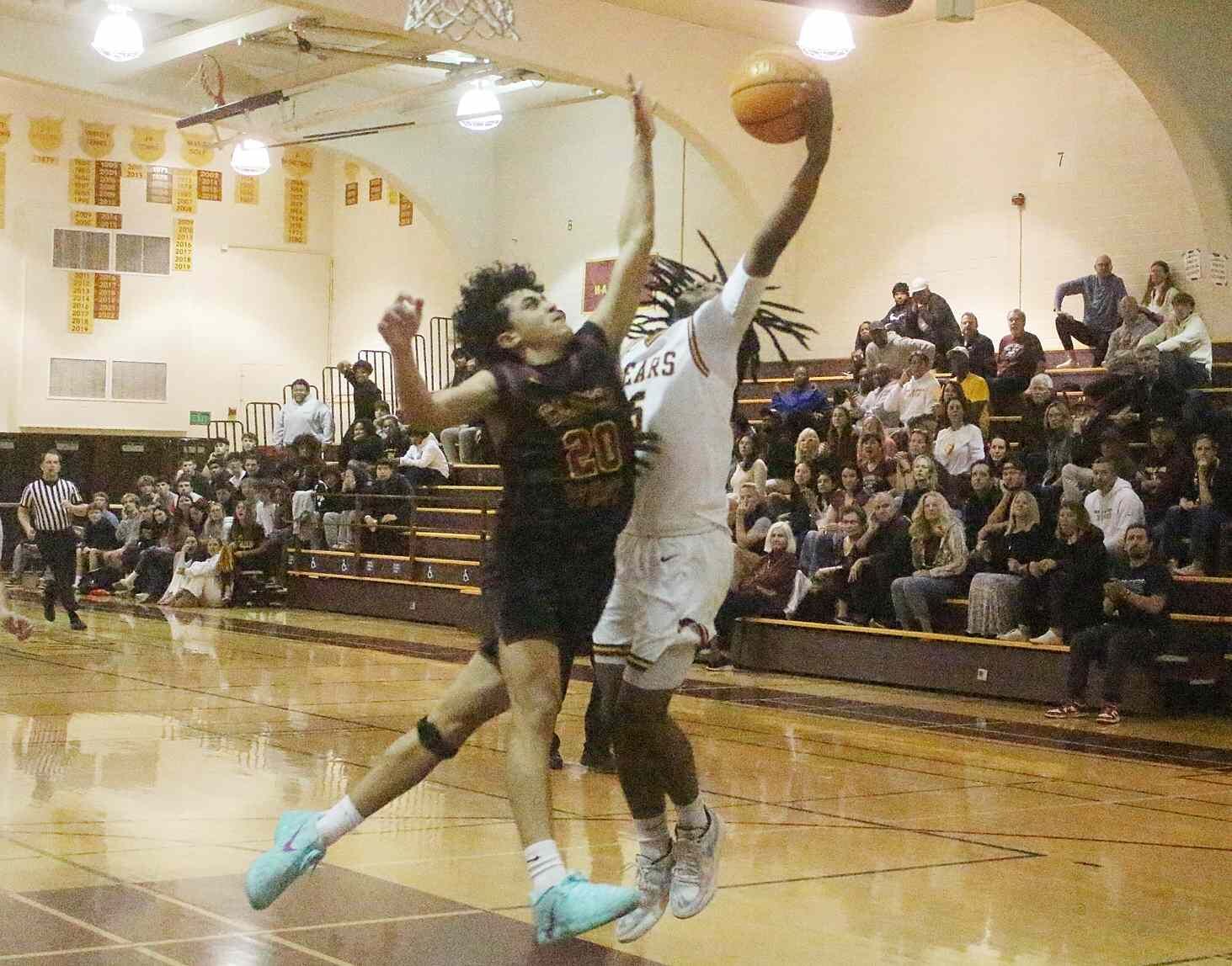 M-A goes out in a blaze of glory | Local | smdailyjournal.com